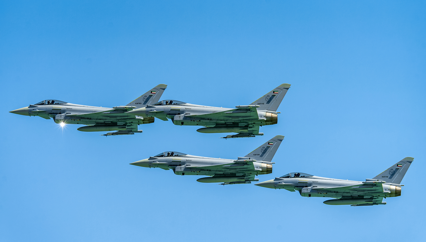 KUNA : Kuwait Air Force, MoI holds aerial show at Kuwait Towers