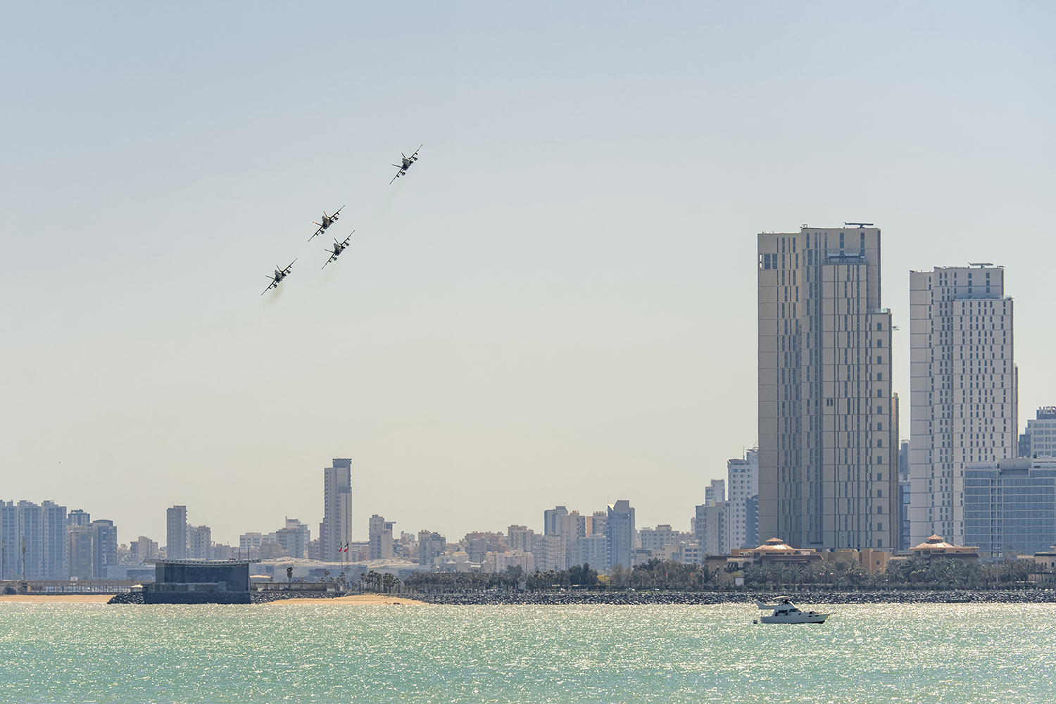 KUNA : Kuwait Air Force, MoI holds aerial show at Kuwait Towers