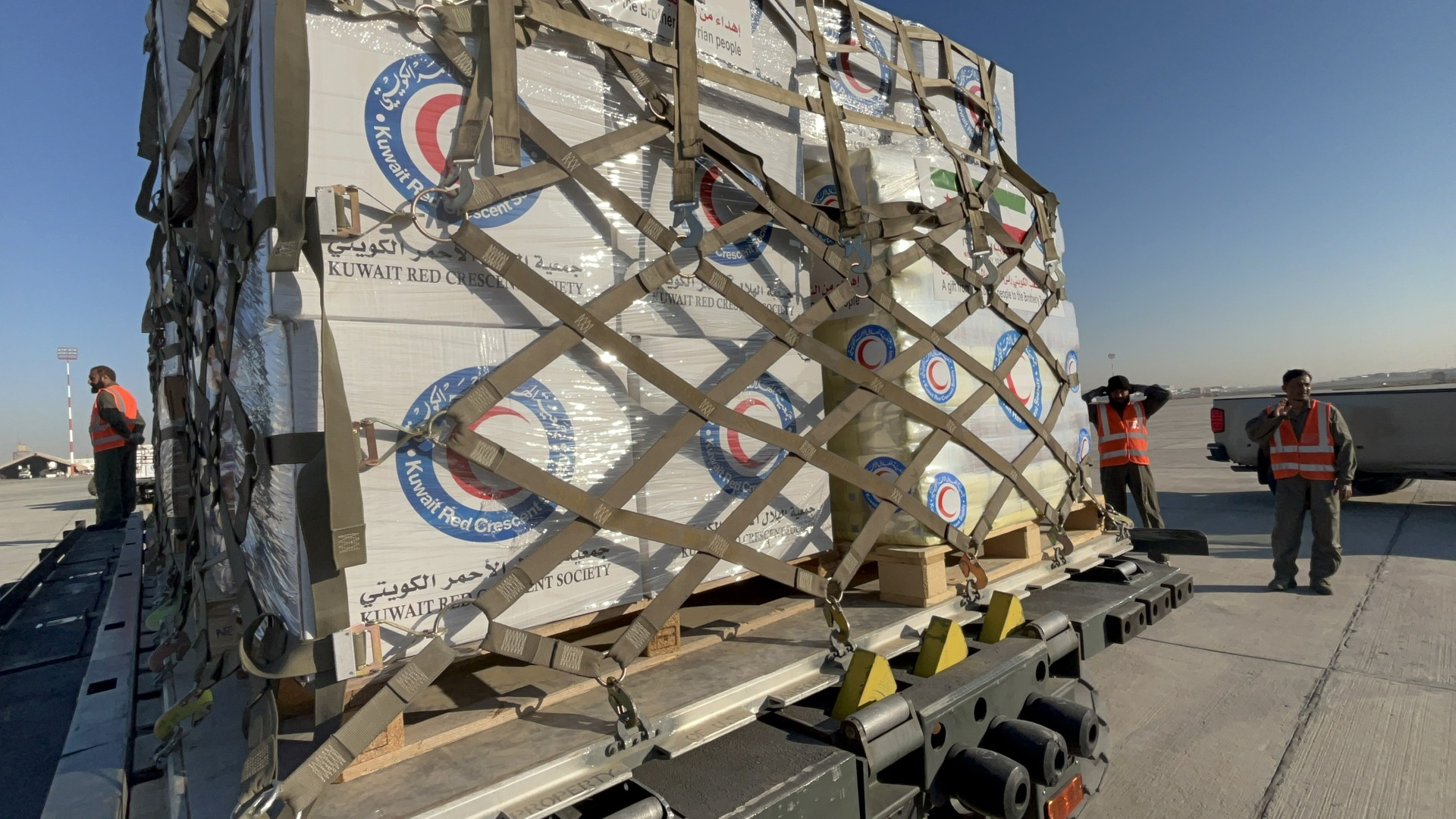 KUNA : Kuwait's 17th humanitarian planeload takes off to Syria - Human ...