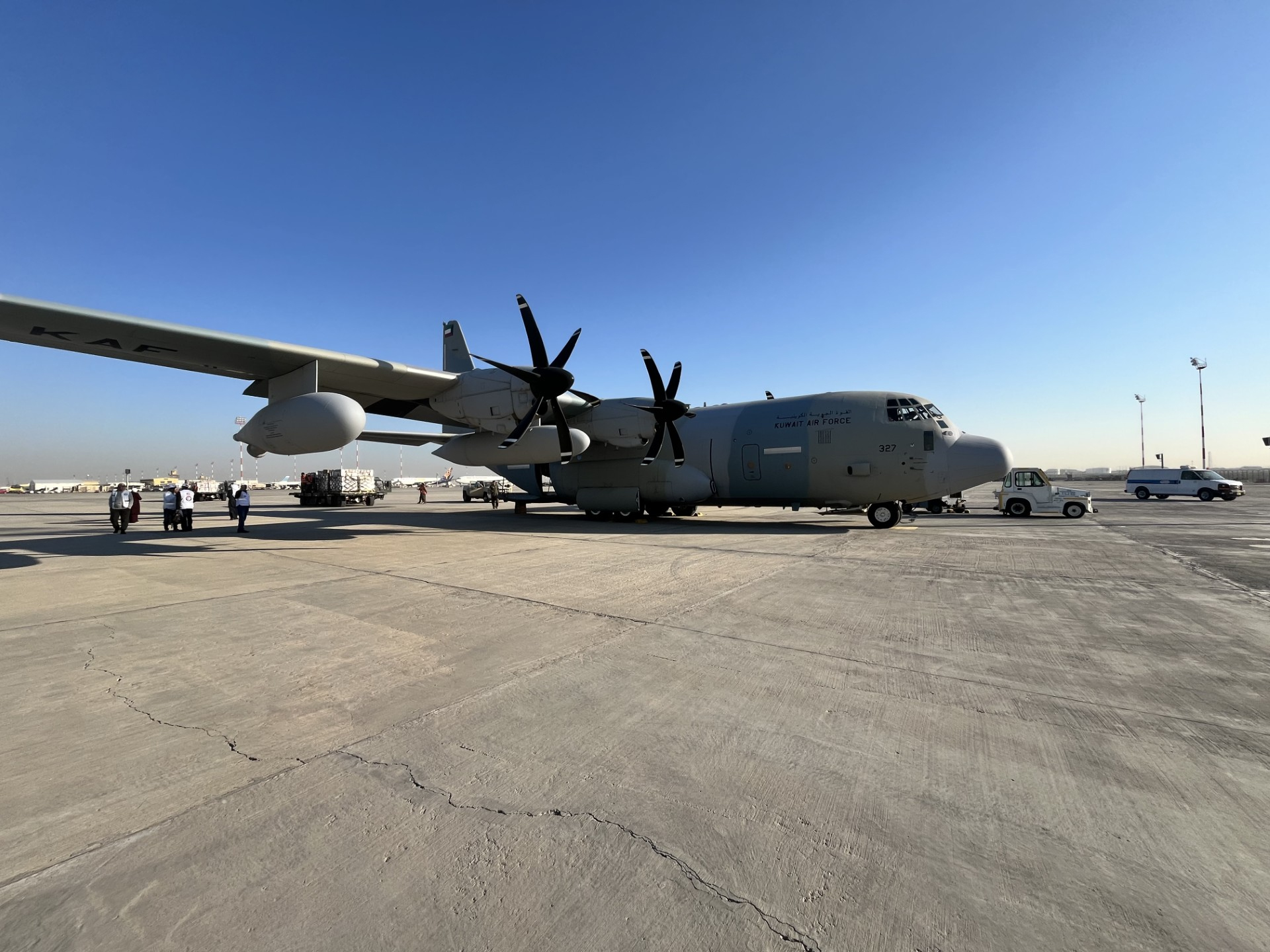كونا : Kuwait's 17th humanitarian planeload takes off to Syria - انسان ...