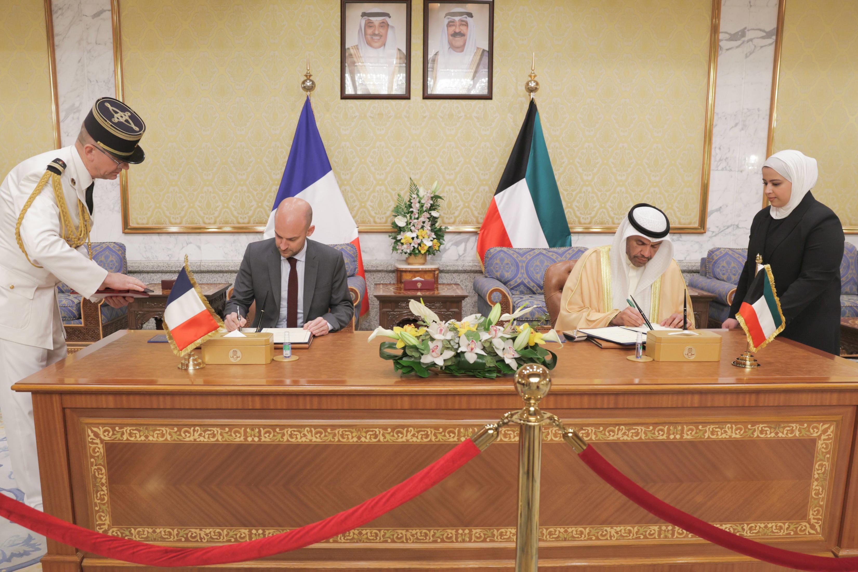 KUNA : Kuwait, France FMs discuss bilateral ties
