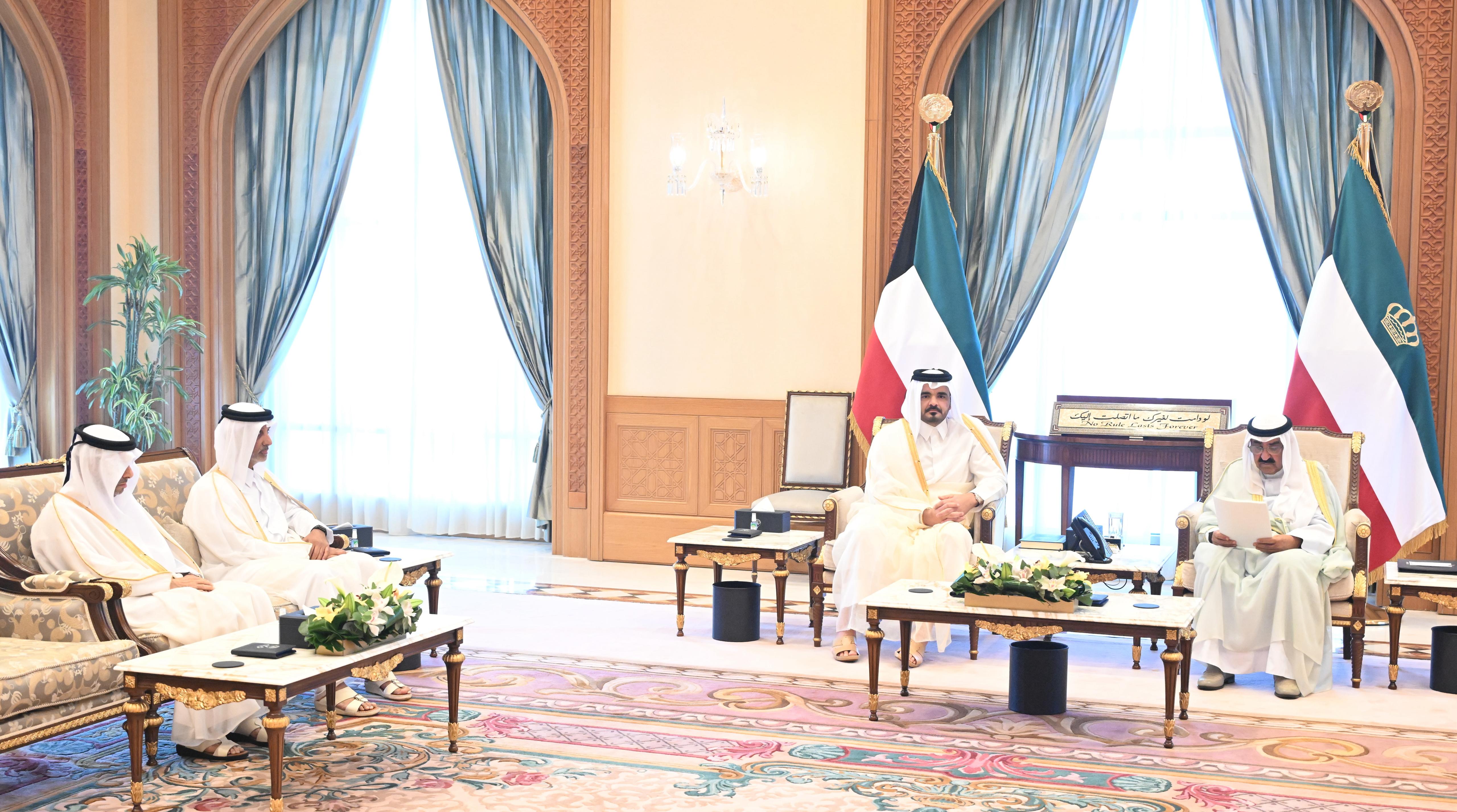 كونا : Kuwait Amir receives letter from Qatari Amir