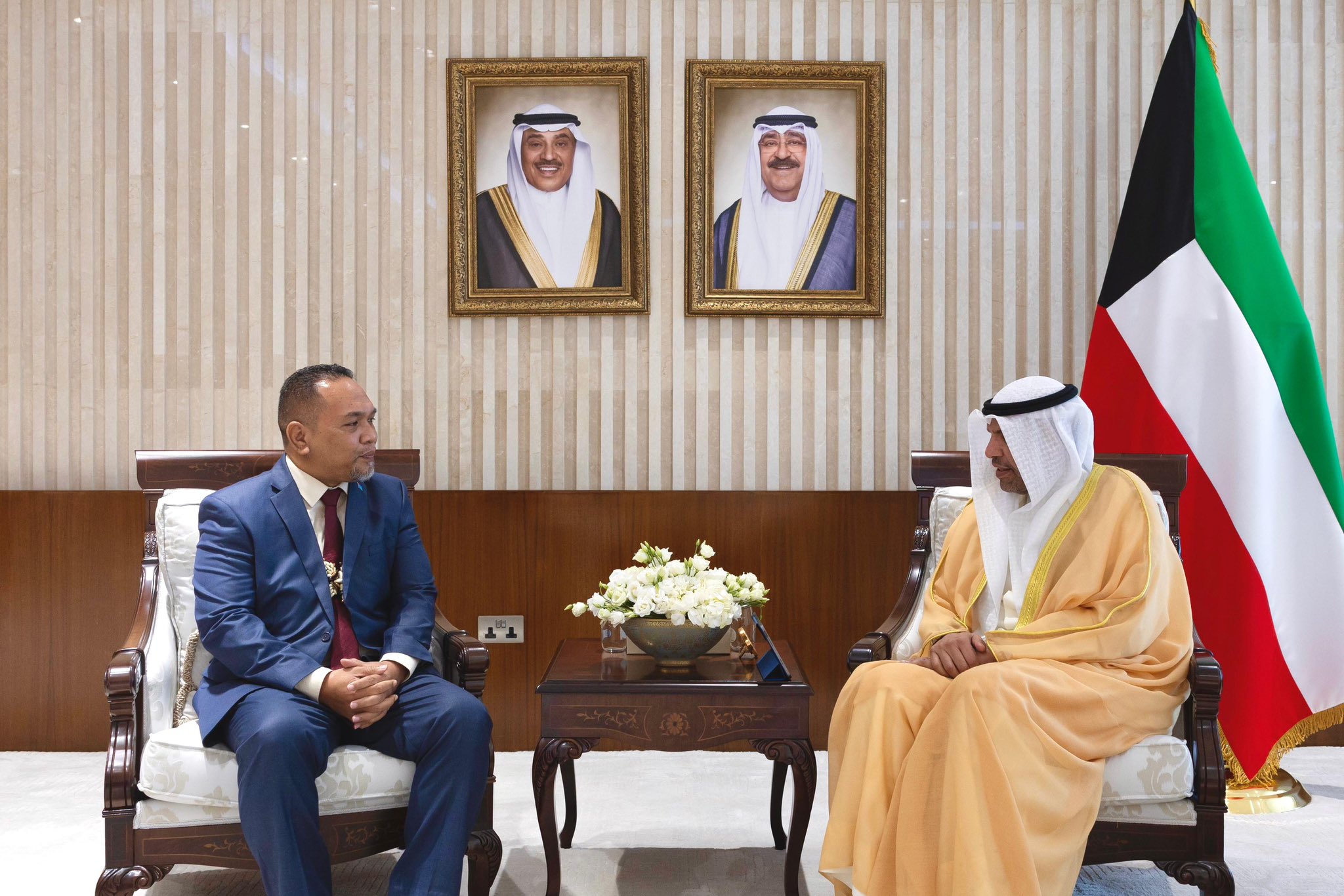 KUNA : Kuwait FM receives credentials of new Tuvalu Amb.