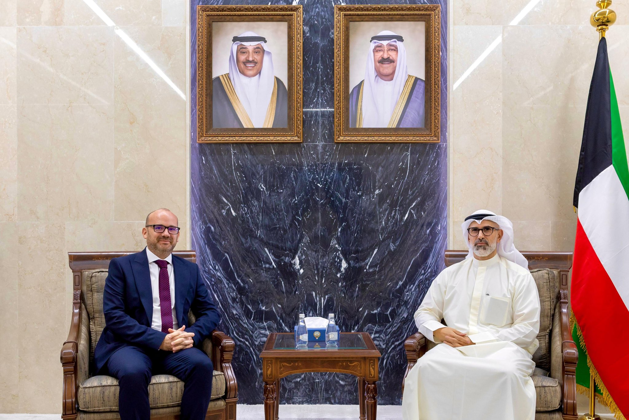 KUNA : Kuwait Amir receives letter from French Pres.