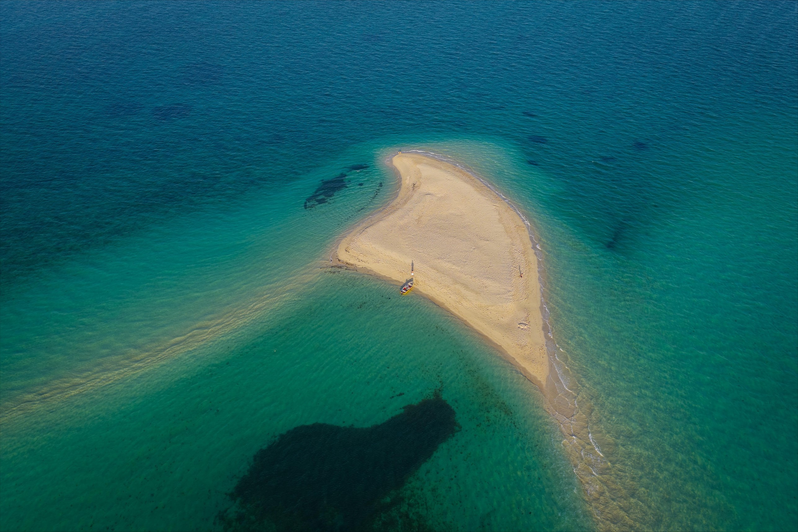KUNA : Al-Hala Island... rare natural phenomenon with different ...