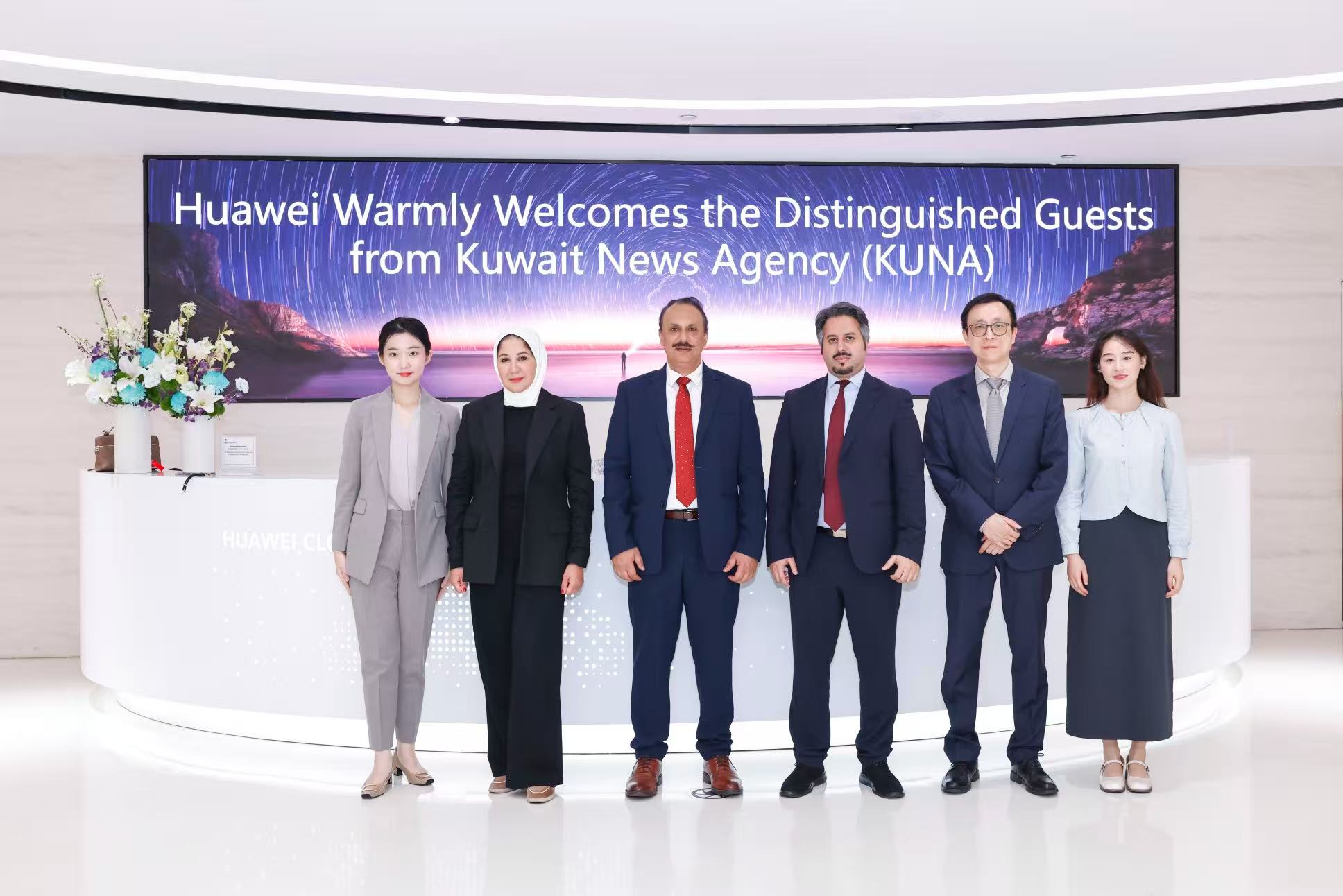 كونا : Le DG par intérim de (KUNA) visite le siège de Huawei pour ...