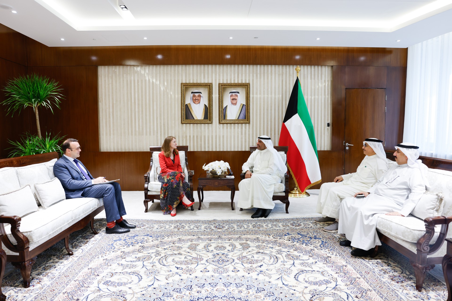 KUNA : Kuwait FM receives outgoing UK Amb.