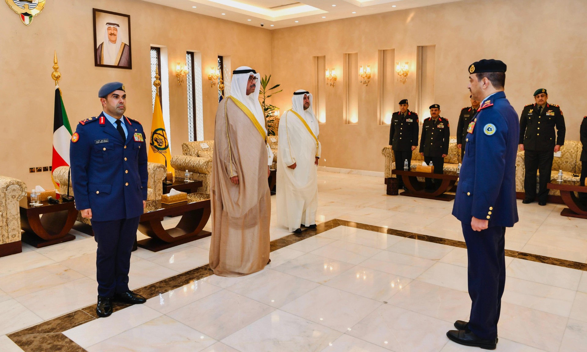 كونا : Defense Minister decorates Army Chief of Staff with new rank