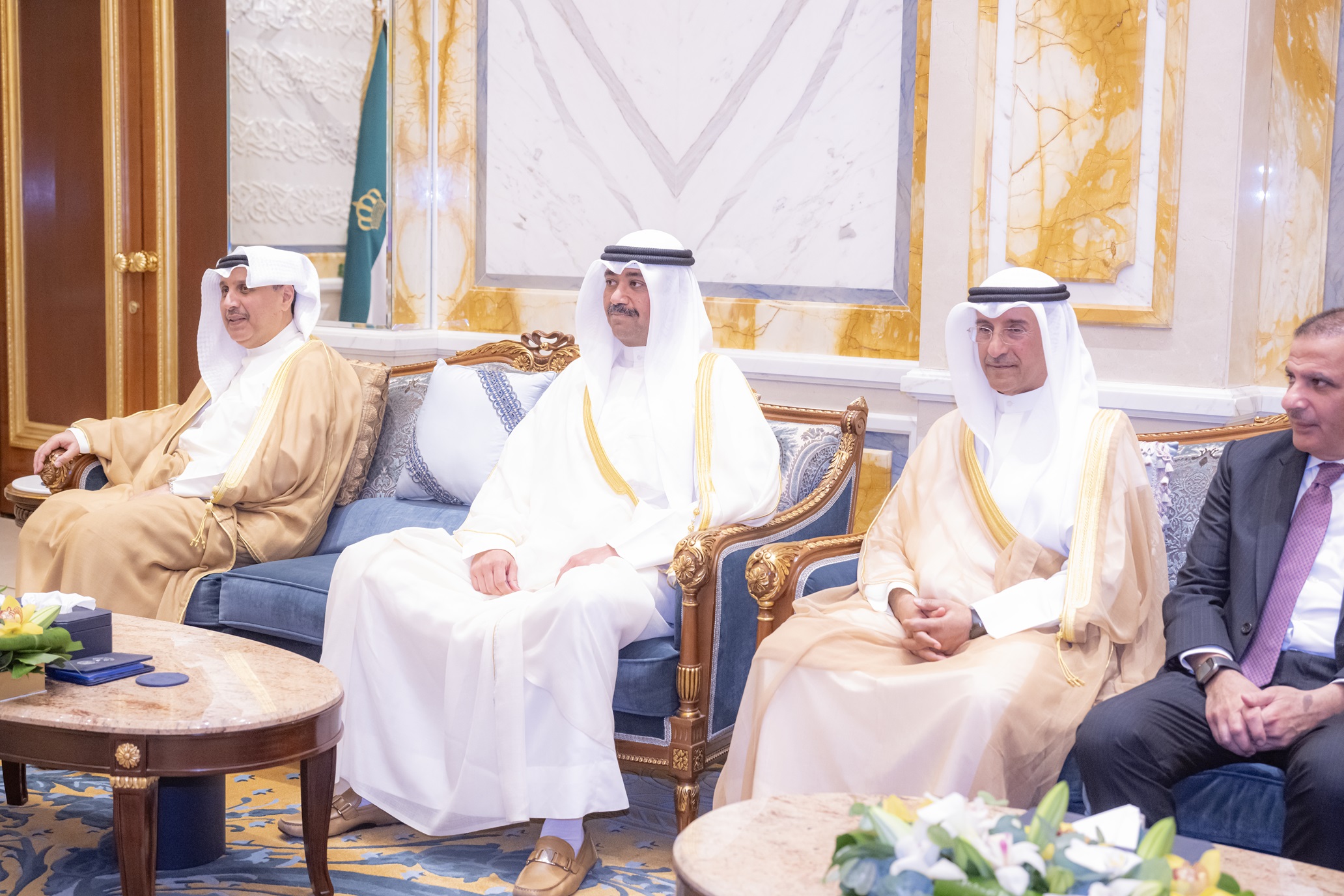 KUNA : Kuwait Amir receives Minister of Defense, CENTCOM Commander
