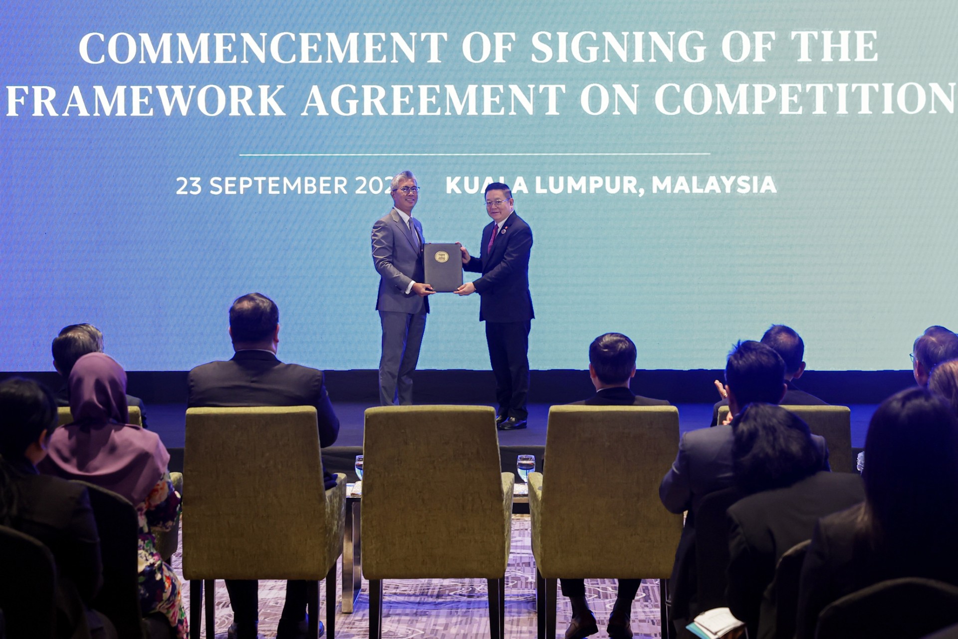 كونا : ASEAN economic ministers sign Framework Agreement on Competition